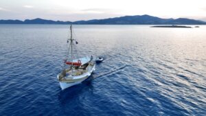 ΠΑΡΟΣ: Πλήρης ταξιδιωτικός οδηγός - Happy Traveller